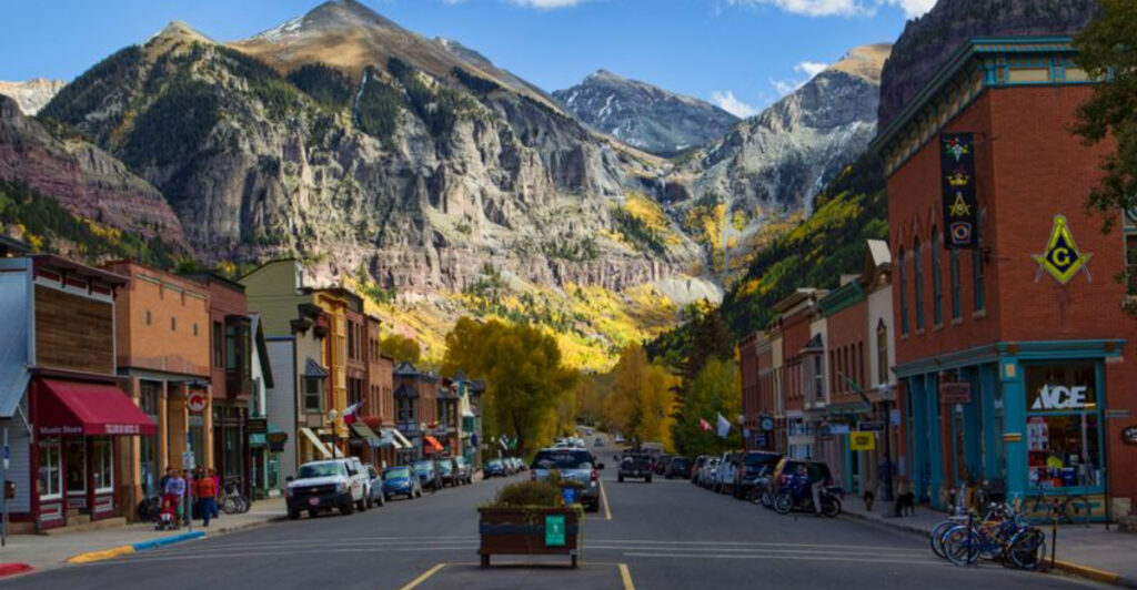 10 Road Trip Ideas That Are Way Cheaper Than Flying